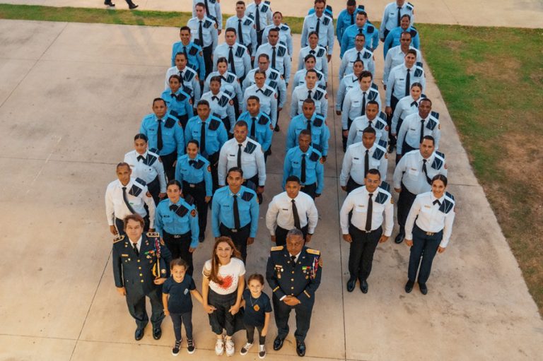 Los Bomberos del DN gradúan la mayor promoción de la historia en el ...